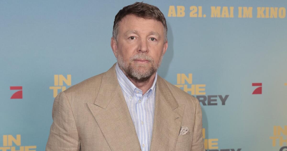 Guy Ritchie: Star-Regisseur stellt in Berlin "In the Grey" vor | GMX.AT