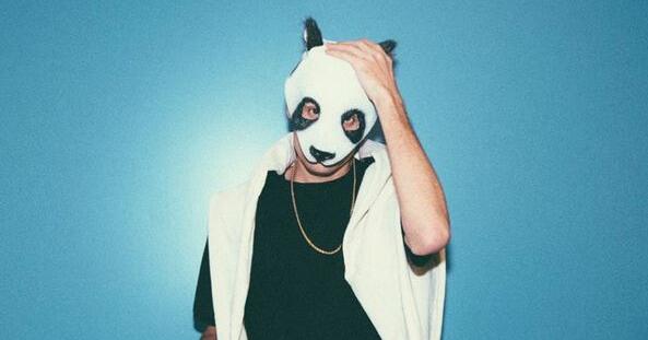 Rapper Cro zeigt sich ohne Panda-Maske - Video | GMX.AT