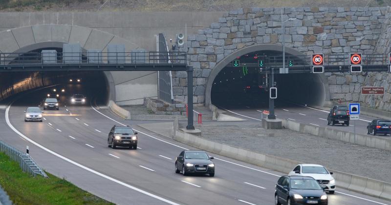 Autobahn Albtraum Oder Entspannte Fahrt Wodurch Kann Eine Gefahrdung Beim Fahren Entstehenfeed