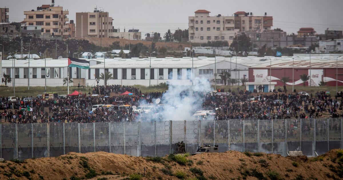 Tote und hunderte Verletzte bei Zusammenstößen an Gaza-Grenze | GMX.AT