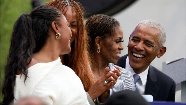 Seltener Auftritt von Malia und Sasha Obama - Video | GMX.AT