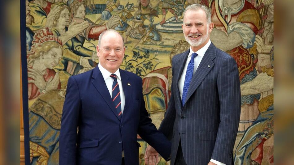 Fürst Albert: Herzliche Umarmung mit König Felipe | GMX.AT