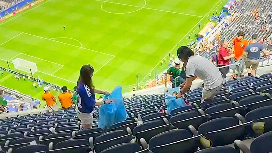 Japanische Fans sammeln nach dem WM-Spiel den Müll ein - Video | GMX.AT