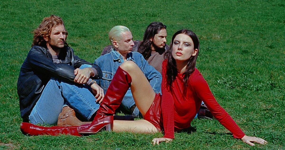 Ellie Rowsell von Wolf Alice: So inspirierte Axl Rose die Sängerin | GMX.AT