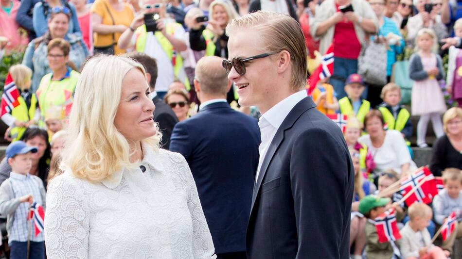 Trotz Haft: Marius Borg Høiby war wohl heimlich bei Mette-Marit | GMX.AT