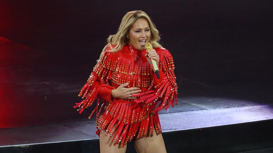 Helene Fischer zeigt ungewöhnliches Warm-up vor Konzert - Video | GMX.AT