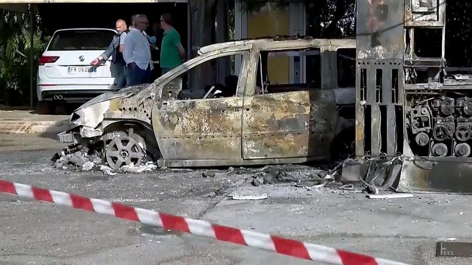 Vier Migranten in Auto in Italien verbrannt - Video | GMX.AT