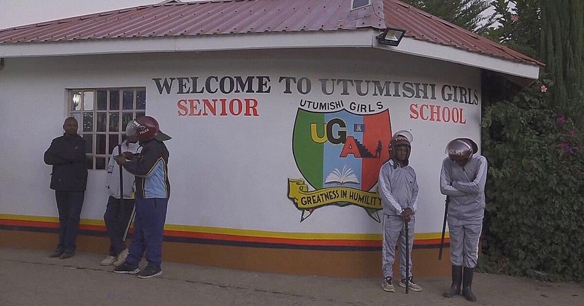 Feuer in Mädchenschule fordert mindestens 15 Tote in Kenia - Video | GMX.AT