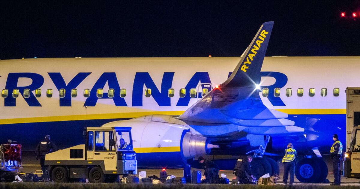 Nach Anruf: Bange Stunden für Ryanair-Passagiere in Berlin | GMX.AT Nach Anruf: Bange Stunden für Ryanair-Passagiere in Berlin | GMX.AT