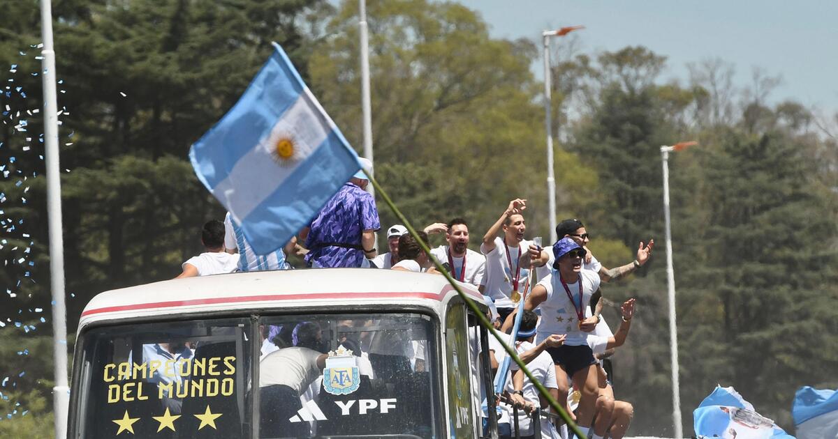 Zu viel Gedränge: Argentiniens WM-Helden müssen Bus-Parade abbrechen ...