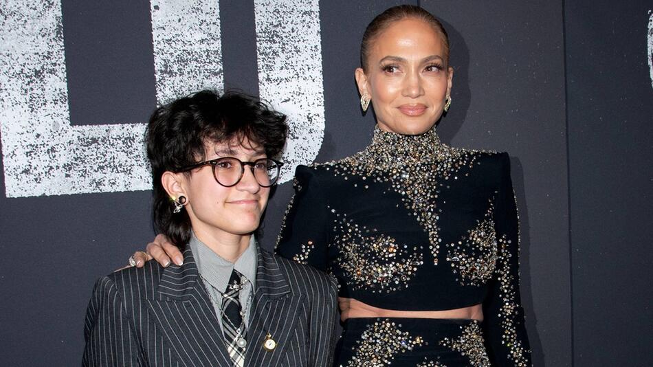 Stolze Mutter am großen Tag: Jennifer Lopez feiert Abschluss von Emme ...